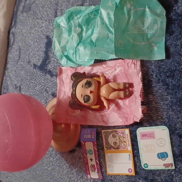 L.O.L. Surprise! | Toys | Lol Surprise World Travel Golden Bb Super ...